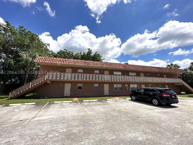 Luxury apartment complex for rent in Davie, United States