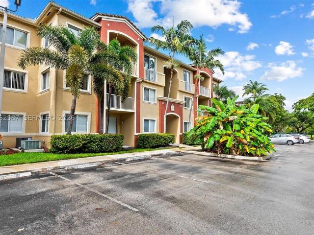 Luxury apartment complex for rent in Davie, United States