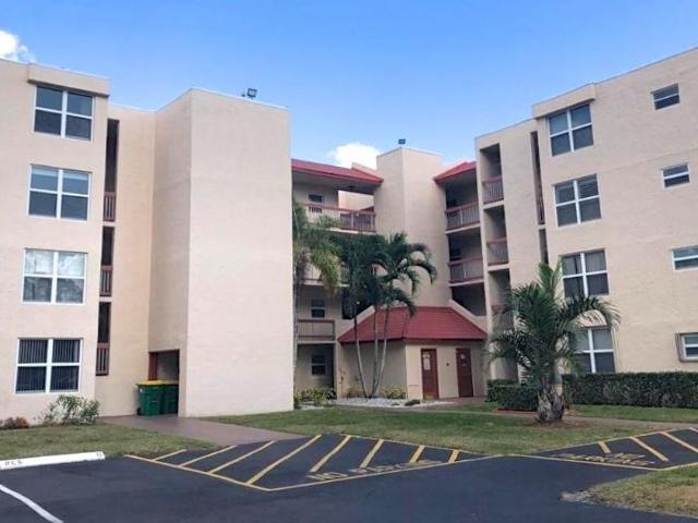Luxury apartment complex for rent in Davie, United States