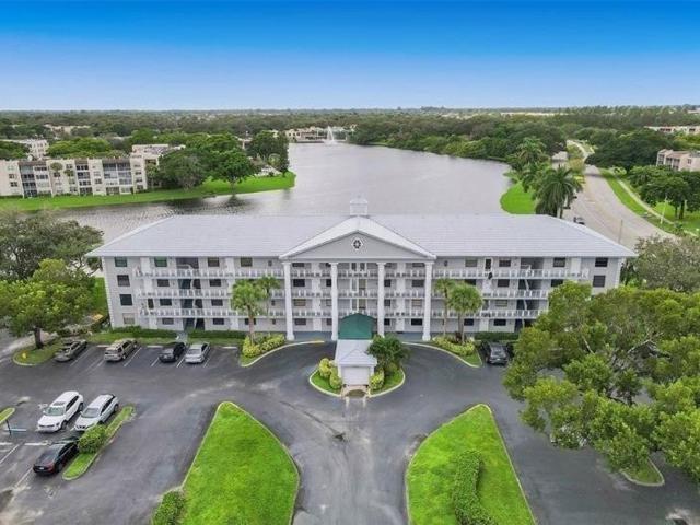 Luxury apartment complex for rent in Davie, United States