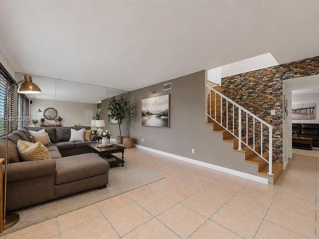 Luxury apartment complex for rent in Davie, United States