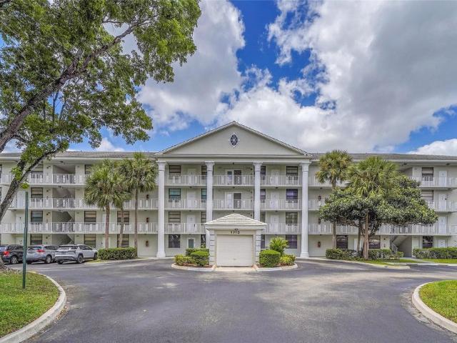 Luxury apartment complex for rent in Davie, United States