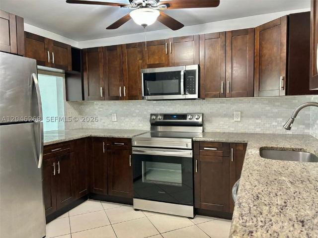 Luxury apartment complex for rent in Davie, United States