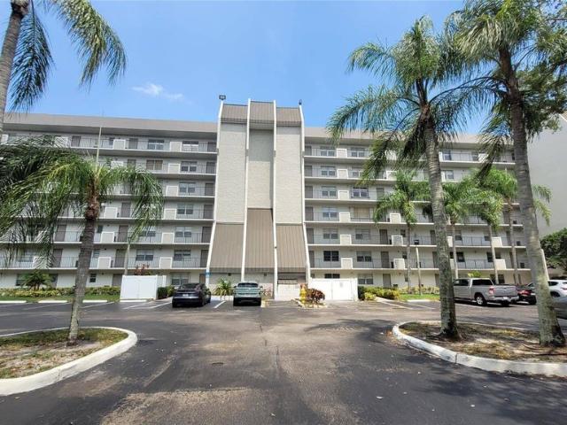 Luxury apartment complex for rent in Davie, United States