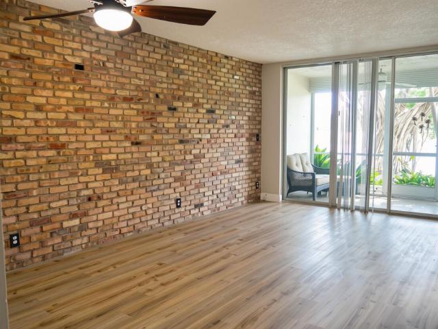 Luxury apartment complex for rent in Davie, United States
