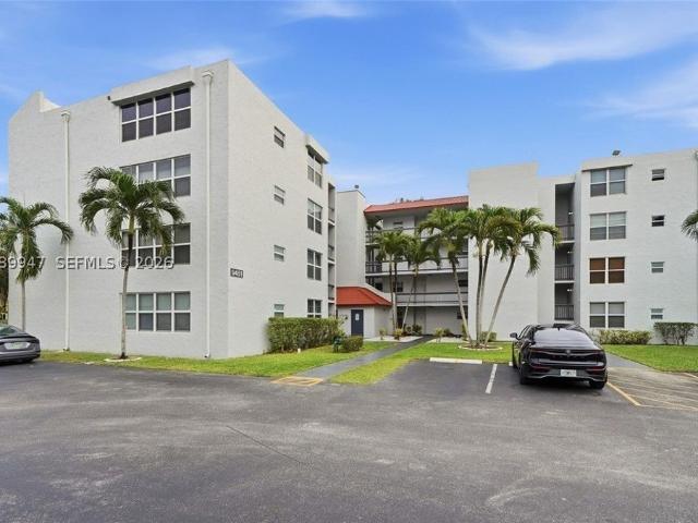 Luxury apartment complex for rent in Davie, United States
