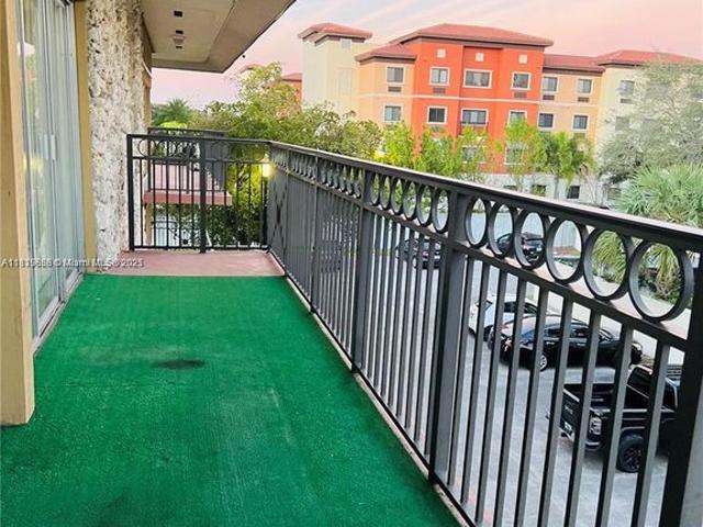 Luxury apartment complex for rent in Davie, United States