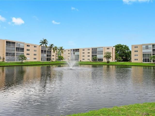 Luxury apartment complex for rent in Dania Beach, Florida