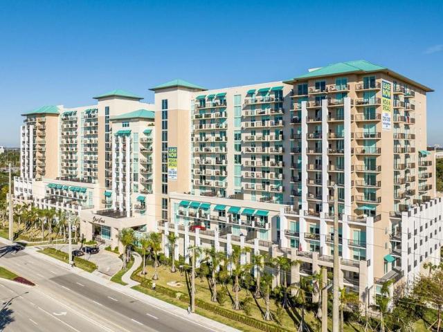 Luxury apartment complex for rent in Dania Beach, Florida