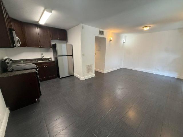 Luxury apartment complex for rent in Dania Beach, Florida