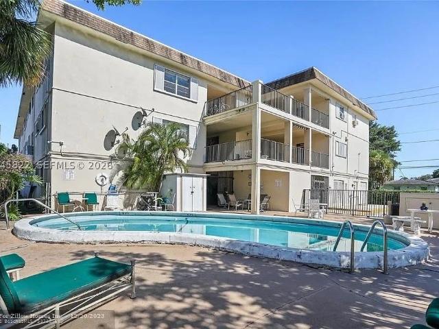 Luxury apartment complex for rent in Dania Beach, Florida