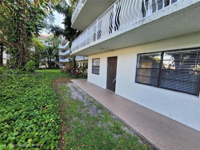 Luxury apartment complex for rent in Dania Beach, Florida