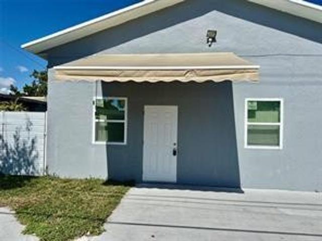 Luxury apartment complex for rent in Dania Beach, Florida