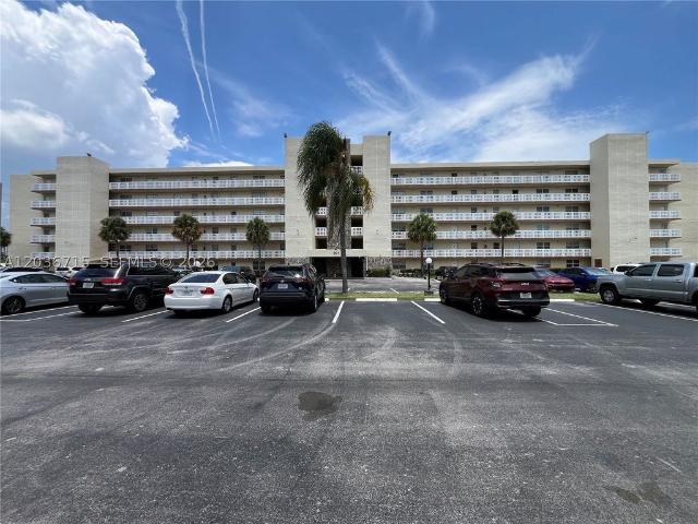 Luxury apartment complex for rent in Dania Beach, United States