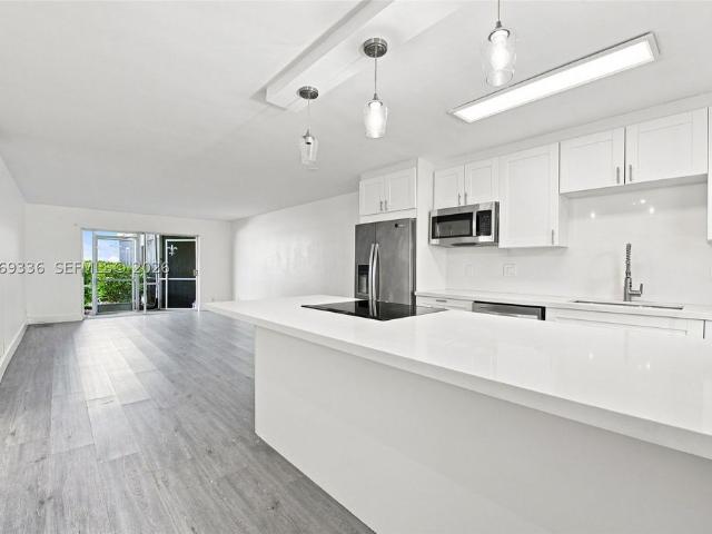 Luxury apartment complex for rent in Deerfield Beach, Florida