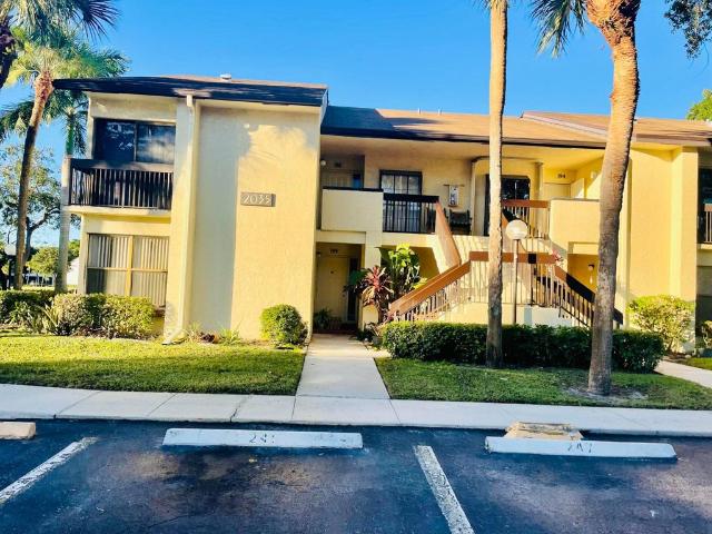Luxury apartment complex for rent in Deerfield Beach, Florida