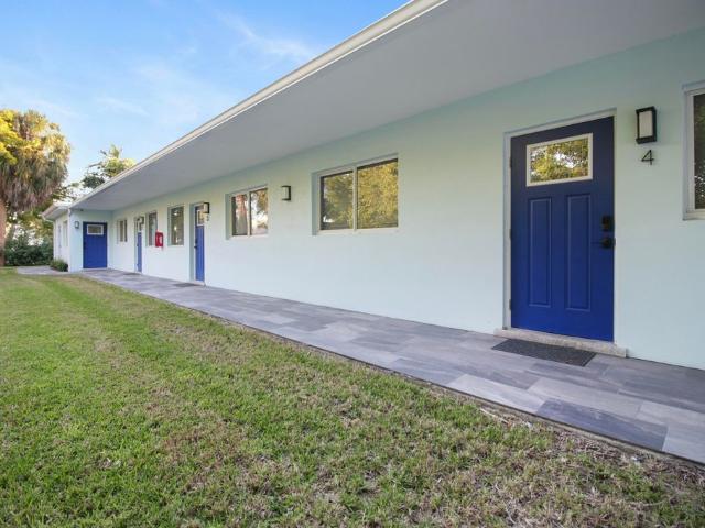 Luxury apartment complex for rent in Deerfield Beach, Florida