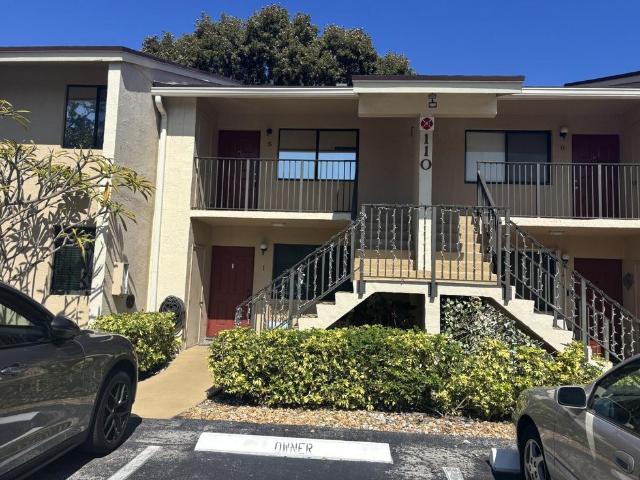 Luxury apartment complex for rent in Deerfield Beach, Florida