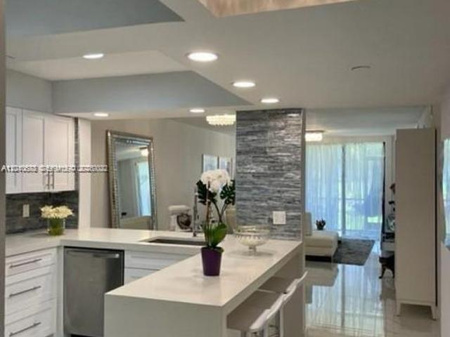 Luxury apartment complex for rent in Deerfield Beach, Florida