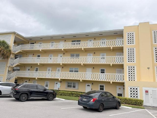 Luxury apartment complex for rent in Deerfield Beach, Florida