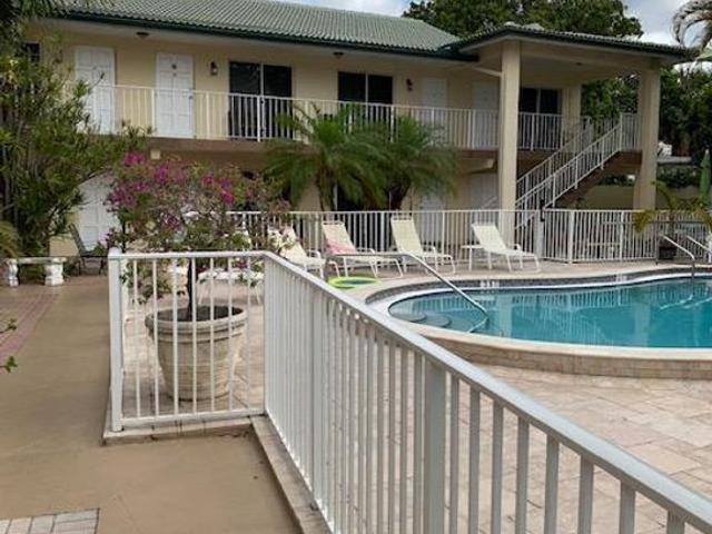 Luxury apartment complex for rent in Deerfield Beach, Florida