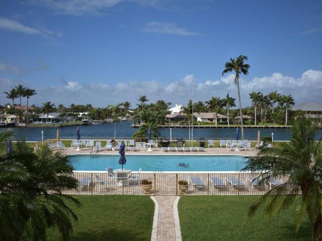 Luxury apartment complex for rent in Deerfield Beach, Florida