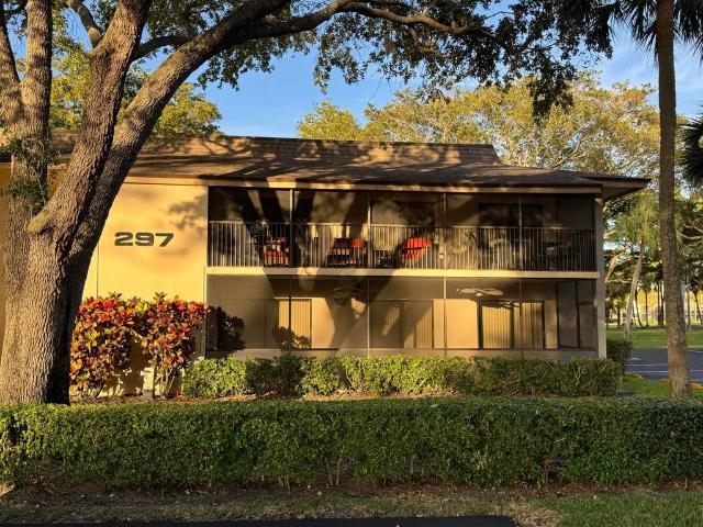 Luxury apartment complex for rent in Deerfield Beach, Florida