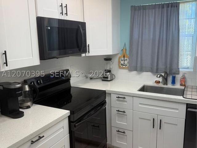 Luxury apartment complex for rent in Deerfield Beach, Florida