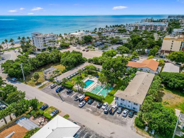 Luxury apartment complex for rent in Deerfield Beach, Florida