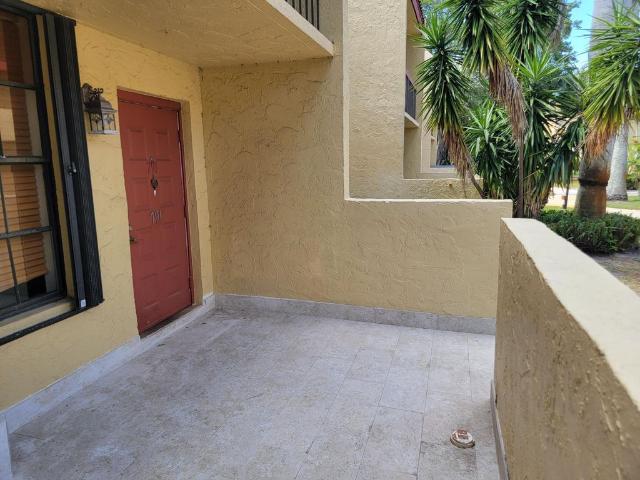 Luxury apartment complex for rent in Deerfield Beach, Florida
