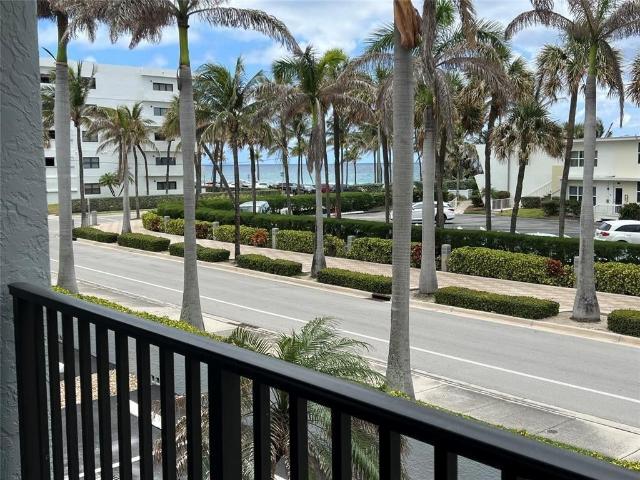 Luxury apartment complex for rent in Deerfield Beach, Florida