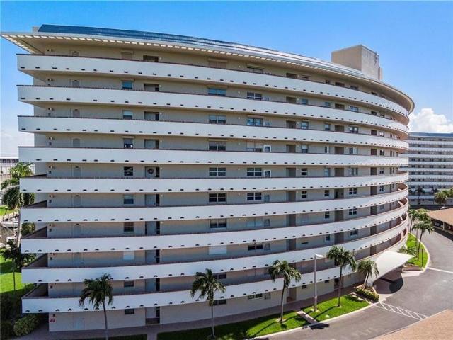 Luxury apartment complex for rent in Deerfield Beach, Florida