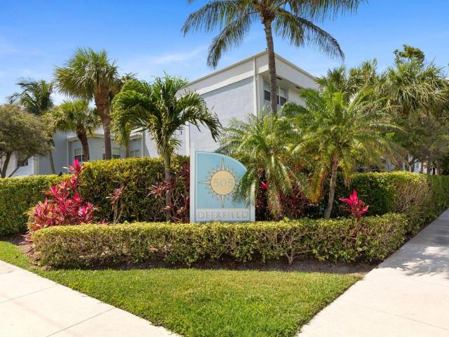Luxury apartment complex for rent in Deerfield Beach, Florida