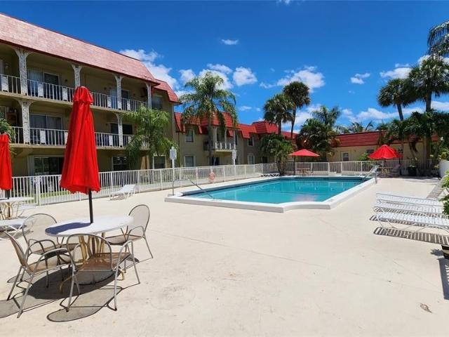 Luxury apartment complex for rent in Deerfield Beach, Florida