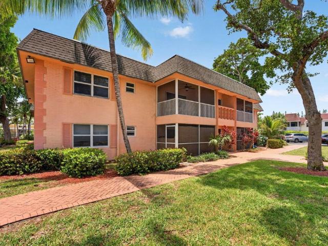Luxury apartment complex for rent in Deerfield Beach, United States