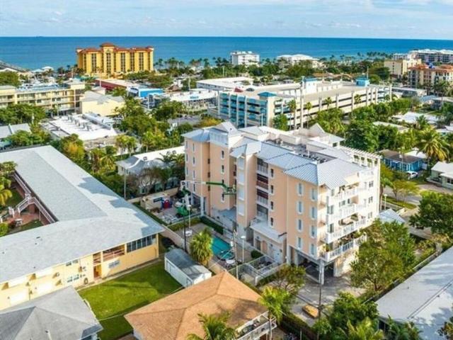 Luxury apartment complex for rent in Deerfield Beach, United States