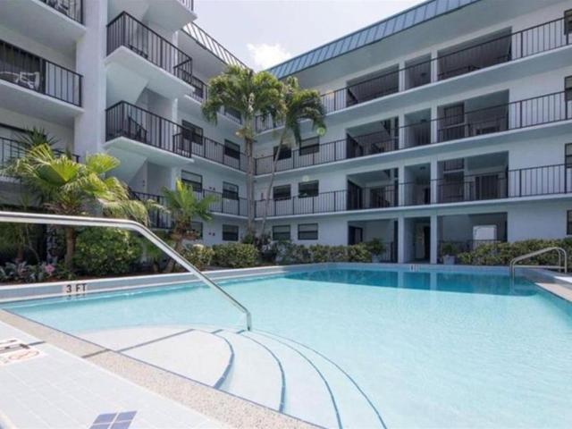 Luxury apartment complex for rent in Deerfield Beach, United States
