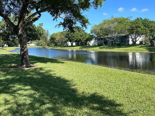 Luxury apartment complex for rent in Deerfield Beach, United States