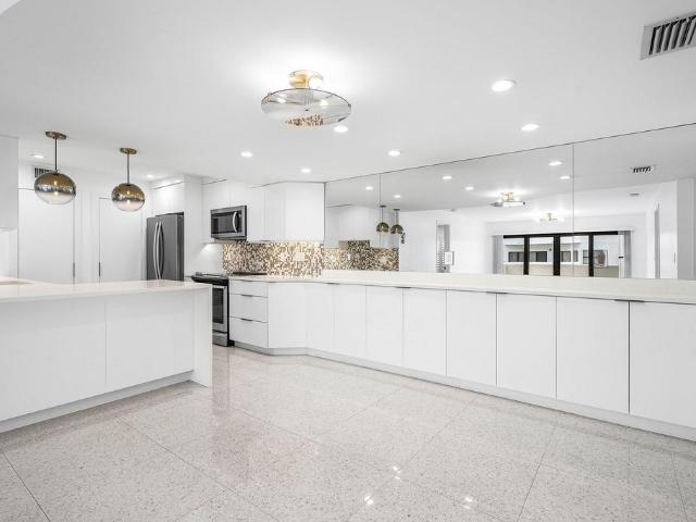 Luxury apartment complex for rent in Deerfield Beach, United States