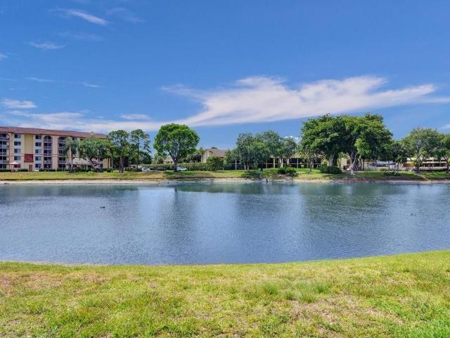 Luxury apartment complex for rent in Deerfield Beach, United States
