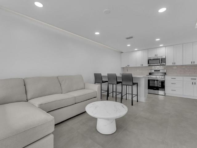 Luxury apartment complex for rent in Deerfield Beach, United States