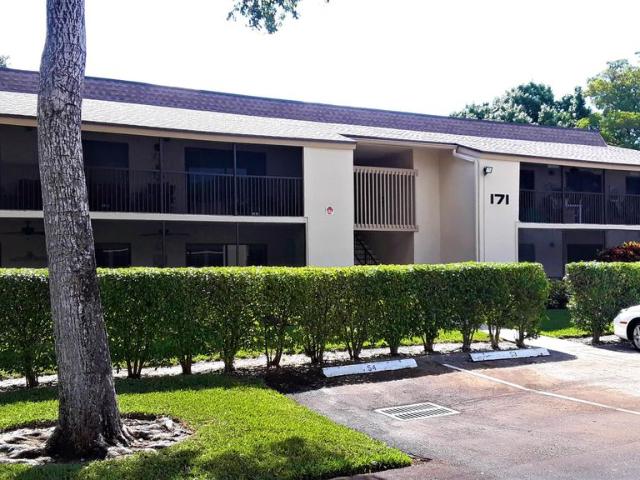 Luxury apartment complex for rent in Deerfield Beach, United States