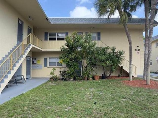 Luxury apartment complex for rent in Deerfield Beach, United States