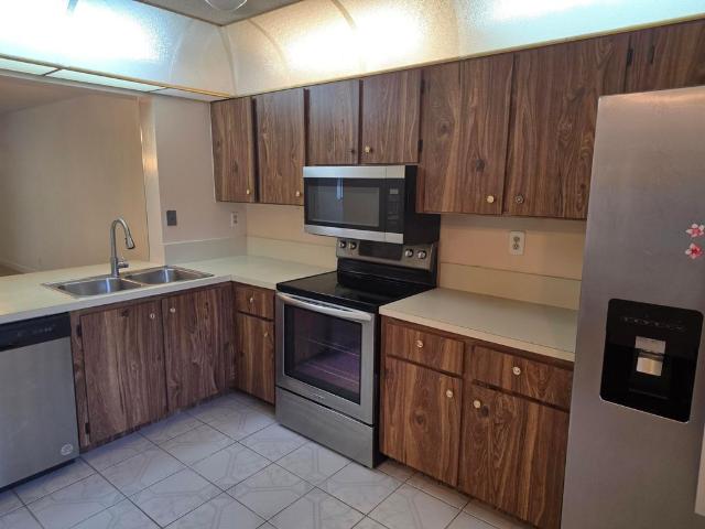Luxury apartment complex for rent in Deerfield Beach, United States