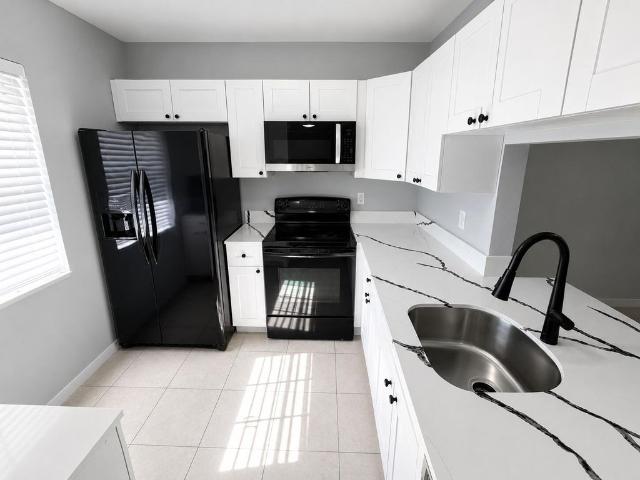 Luxury apartment complex for rent in Deerfield Beach, United States