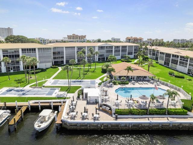 Luxury apartment complex for rent in Deerfield Beach, United States