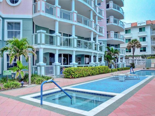 Luxury apartment complex for rent in Deerfield Beach, United States