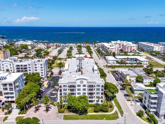 Luxury apartment complex for rent in Deerfield Beach, United States