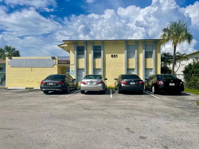 Luxury apartment complex for rent in Deerfield Beach, United States