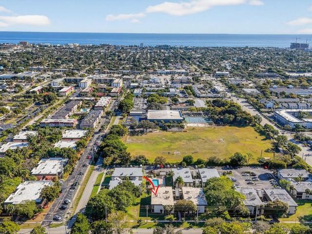 Luxury apartment complex for rent in Deerfield Beach, United States
